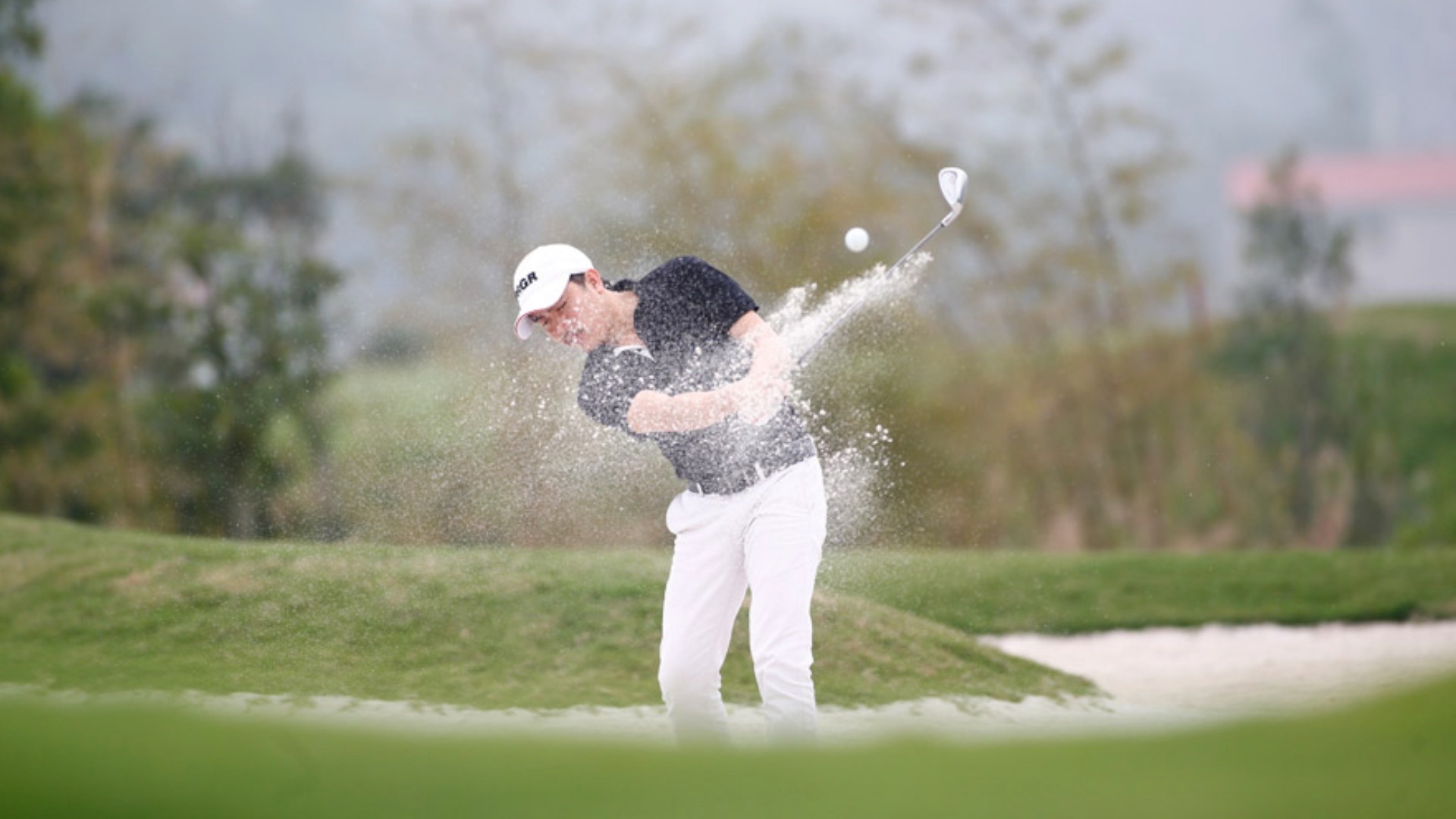 たったこれだけで簡単に打てる！バンカーショットで大切な3つのポイントを解説！（AKI GOLF） - エキスパート - Yahoo!ニュース