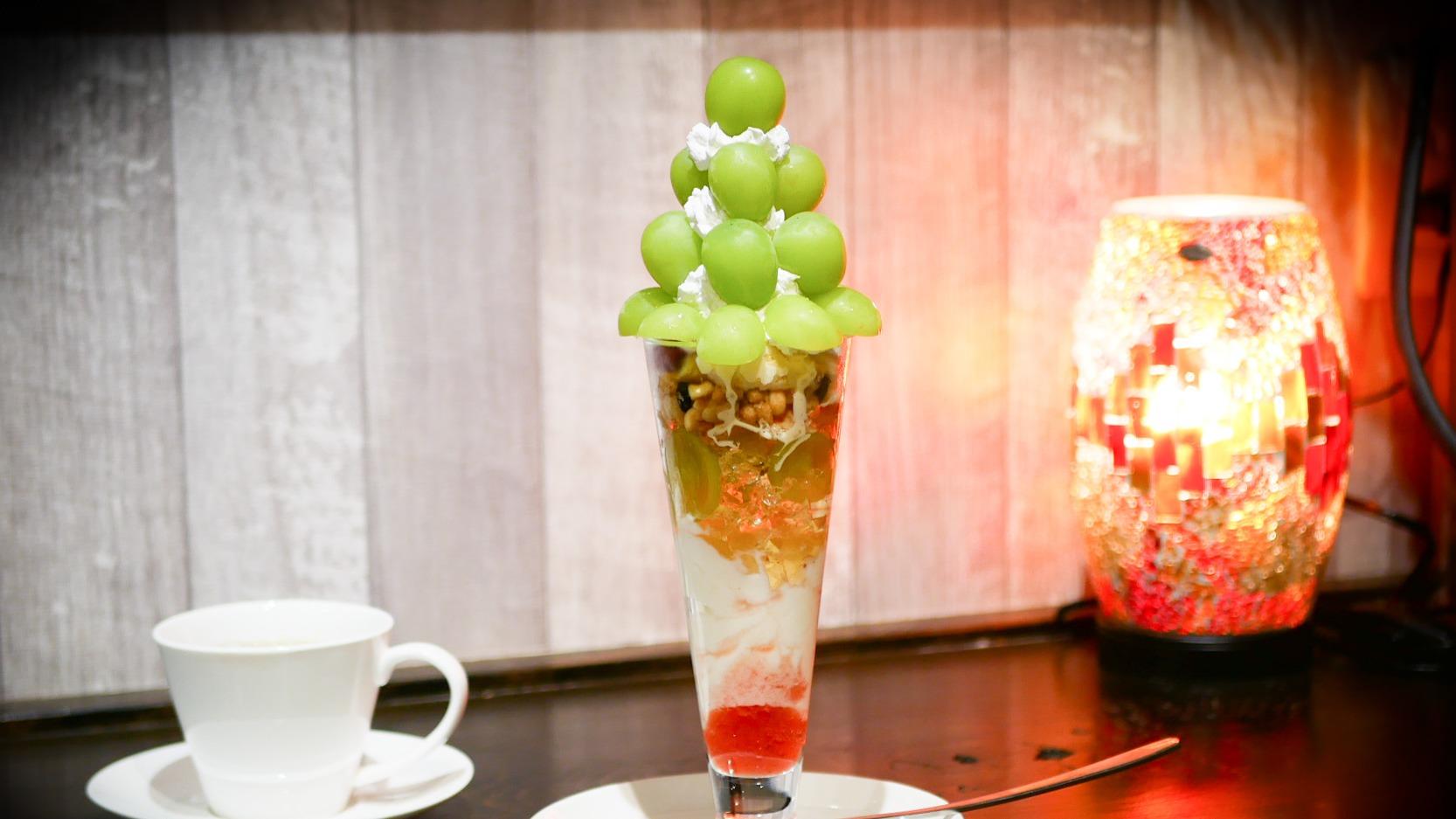 【鹿沼市】髙さ30cm！シャインマスカットパフェ＆くまシャイン☆ソフト「イチゴノトリコ」秋フェア②！（フルリーナYoc） - エキスパート - Yahoo!ニュース