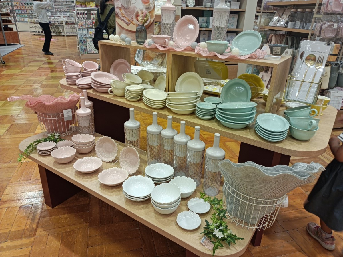 【福岡市】場所は…なんと！ 福岡三越の最上階！ DAISOの3ブランドがラシック福岡天神にオープン！（hideko） - エキスパート - Yahoo!ニュース