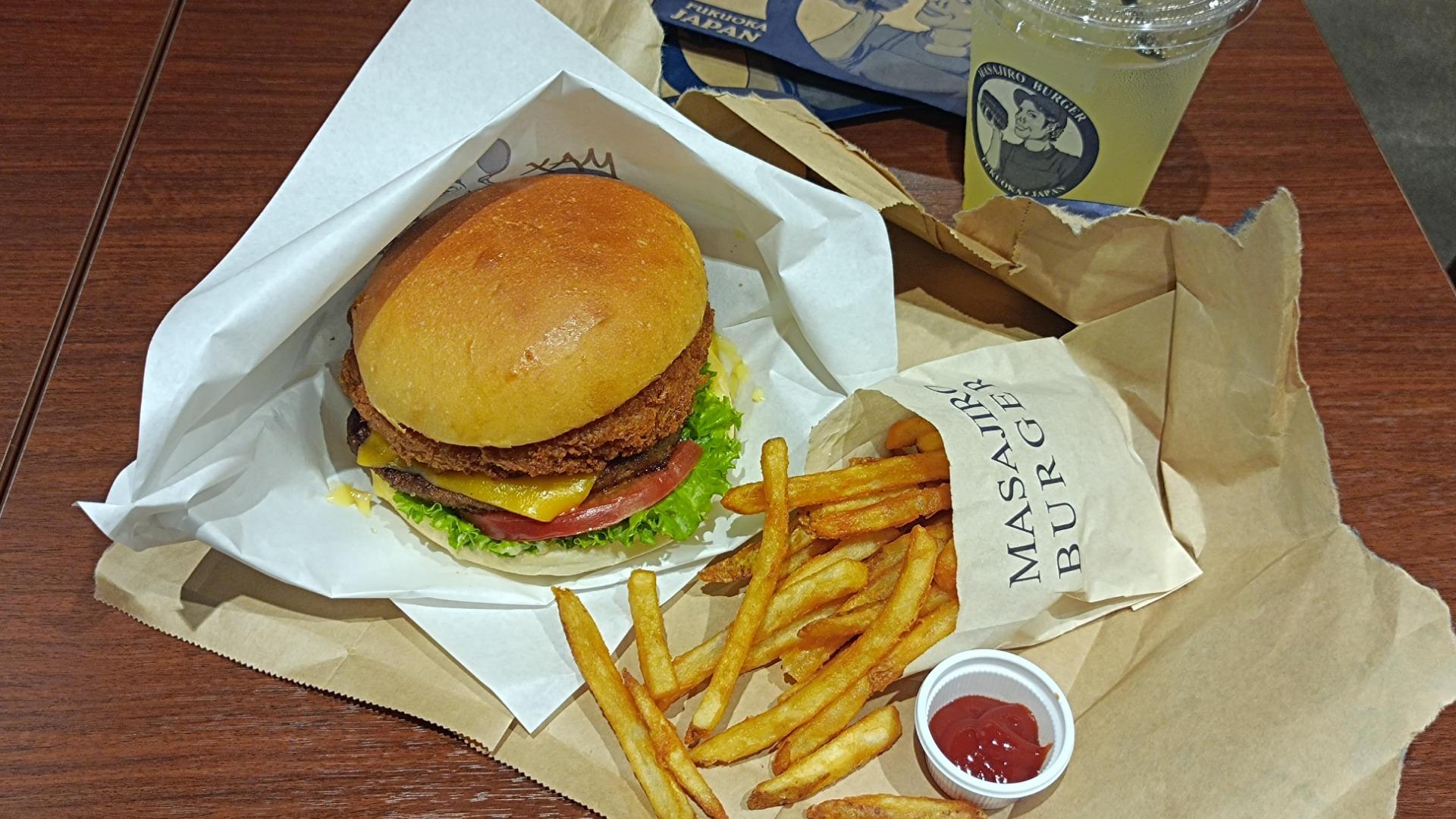 【福岡市博多区】キャナルシティ博多の人気ハンバーガーショップに豪快でもちっとワイルドな新作登場！（hideko） - エキスパート - Yahoo!ニュース