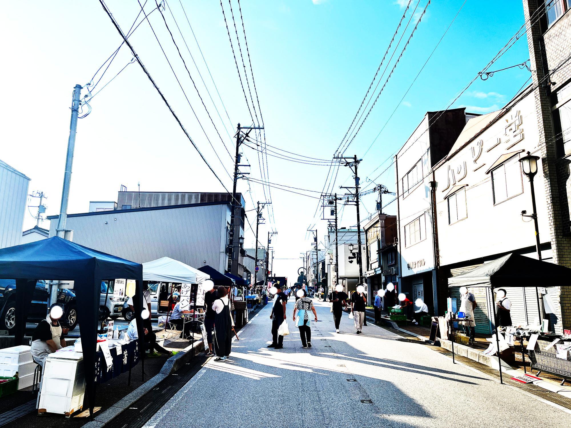 【高岡市】美味しいものと、素敵な出会いのある日曜の早朝 40年以上の歴史を持つ「たかおか朝市」(朴木まう) エキスパート Yahooニュース