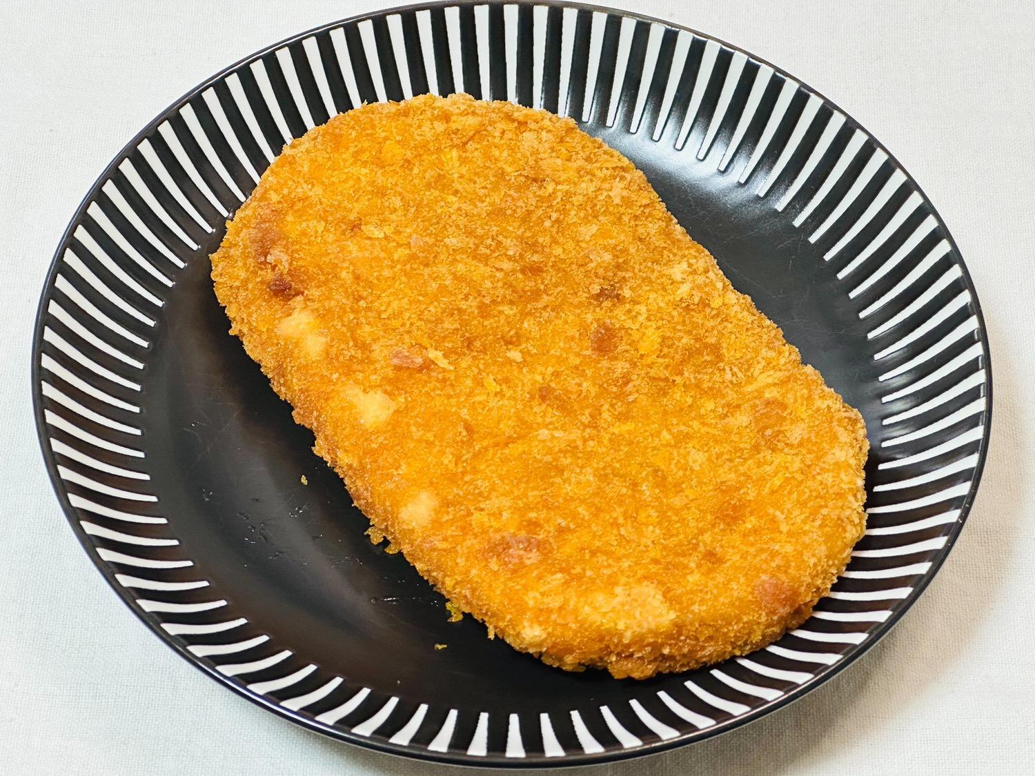 ローソン新作「メガコロッケ」実食レビュー！全長17cm・229gの巨大コロッケが195円！？（ネタフル） - エキスパート - Yahoo!ニュース