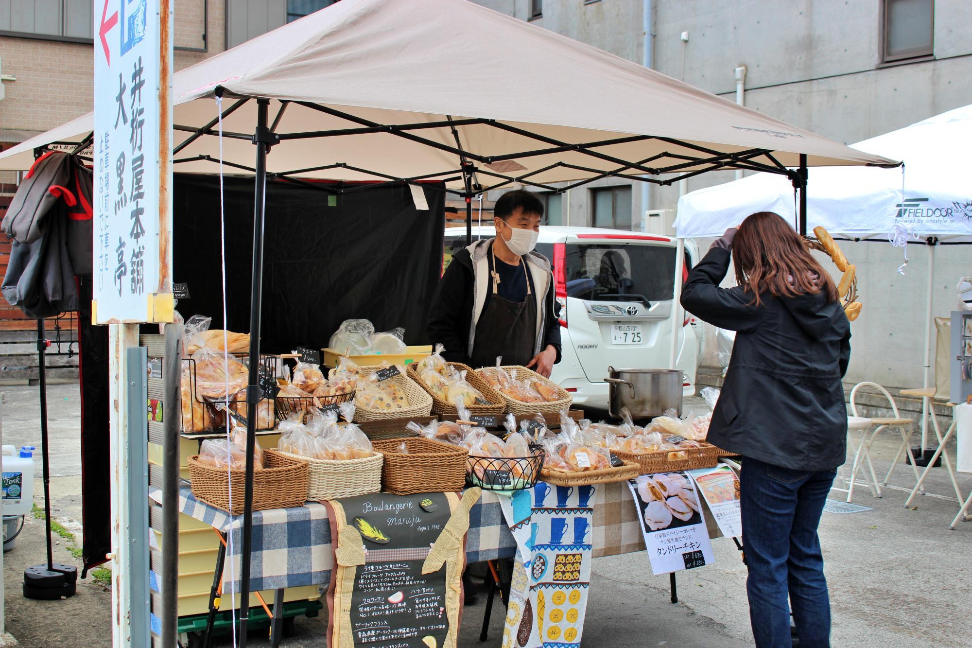【須賀川市】地元グルメを満喫！青空の下でにぎわう定期市Rojimaをレポート（久和形愛美） - エキスパート - Yahoo!ニュース