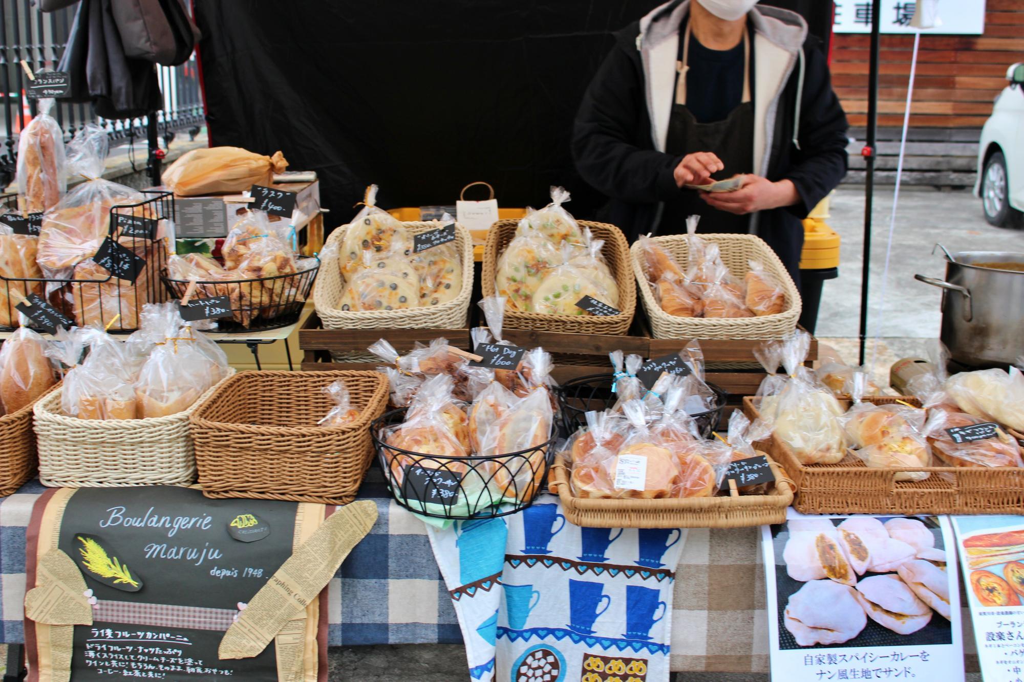 【須賀川市】地元グルメを満喫！青空の下でにぎわう定期市Rojimaをレポート（久和形愛美） - エキスパート - Yahoo!ニュース