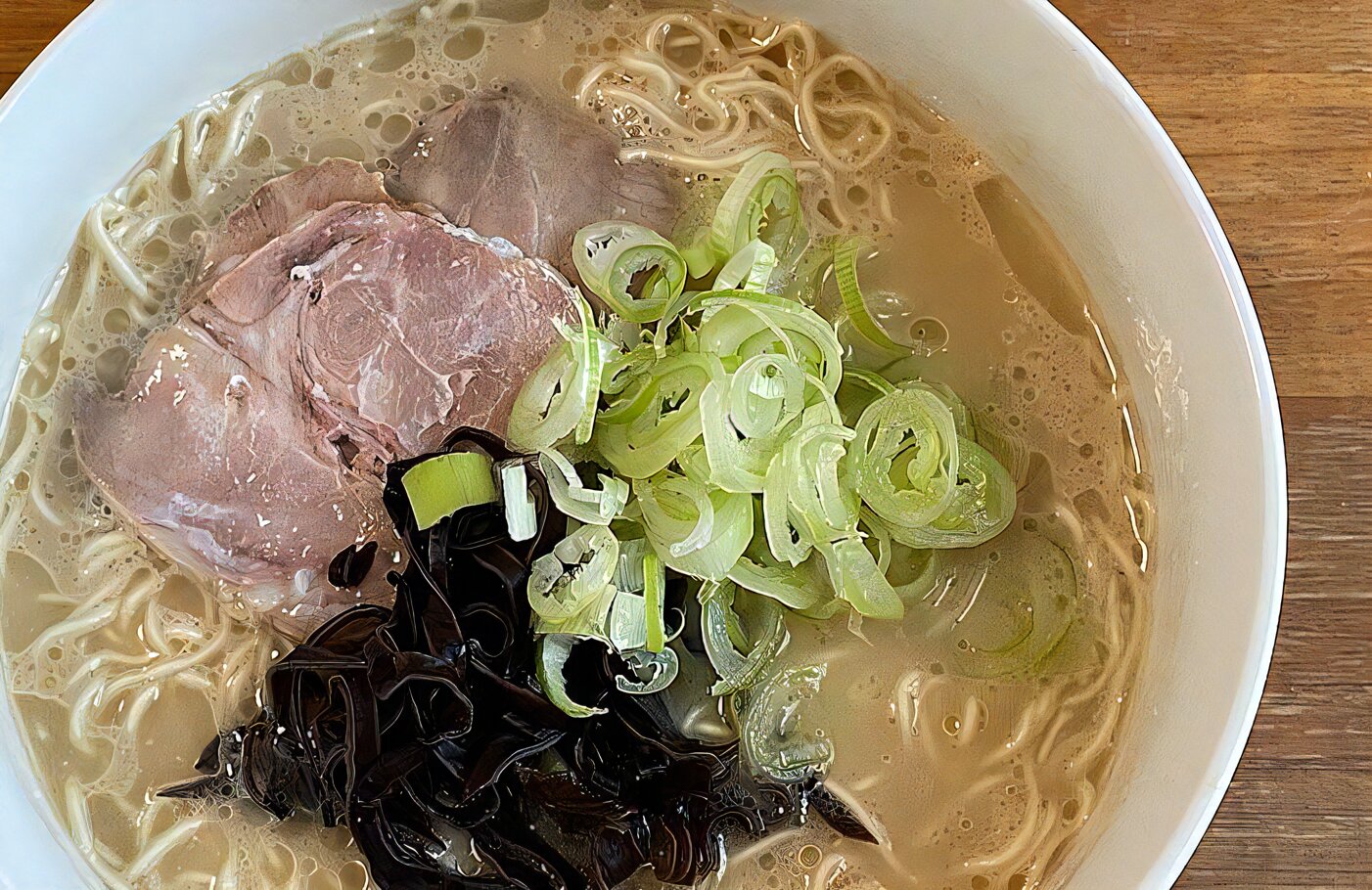 博多豚骨が袋麺で本格再現?「マルちゃんZUBAAAN!(ズバーン 博多豚骨が袋麺で本格再現?「マルちゃんZUBAAAN!(ズバーン