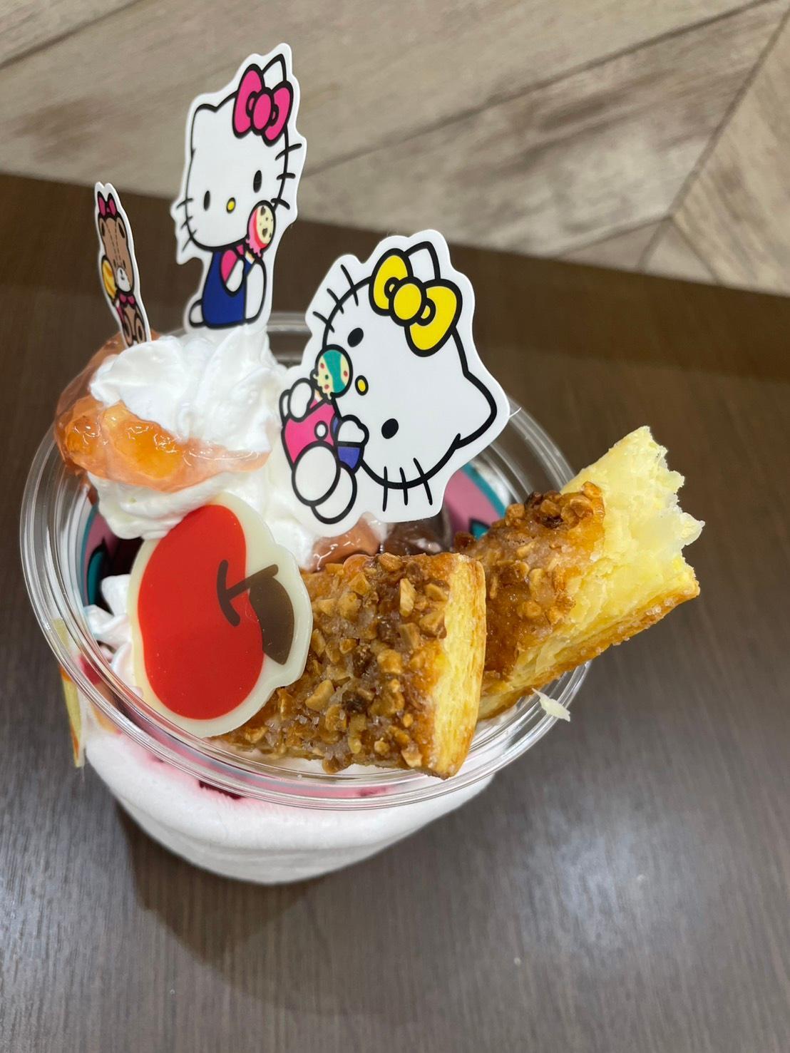 【サーティワン×ハローキティ】可愛すぎて食べられない！「アップルパイサンデー」【11月27日まで】（マッシ） - エキスパート - Yahoo!ニュース