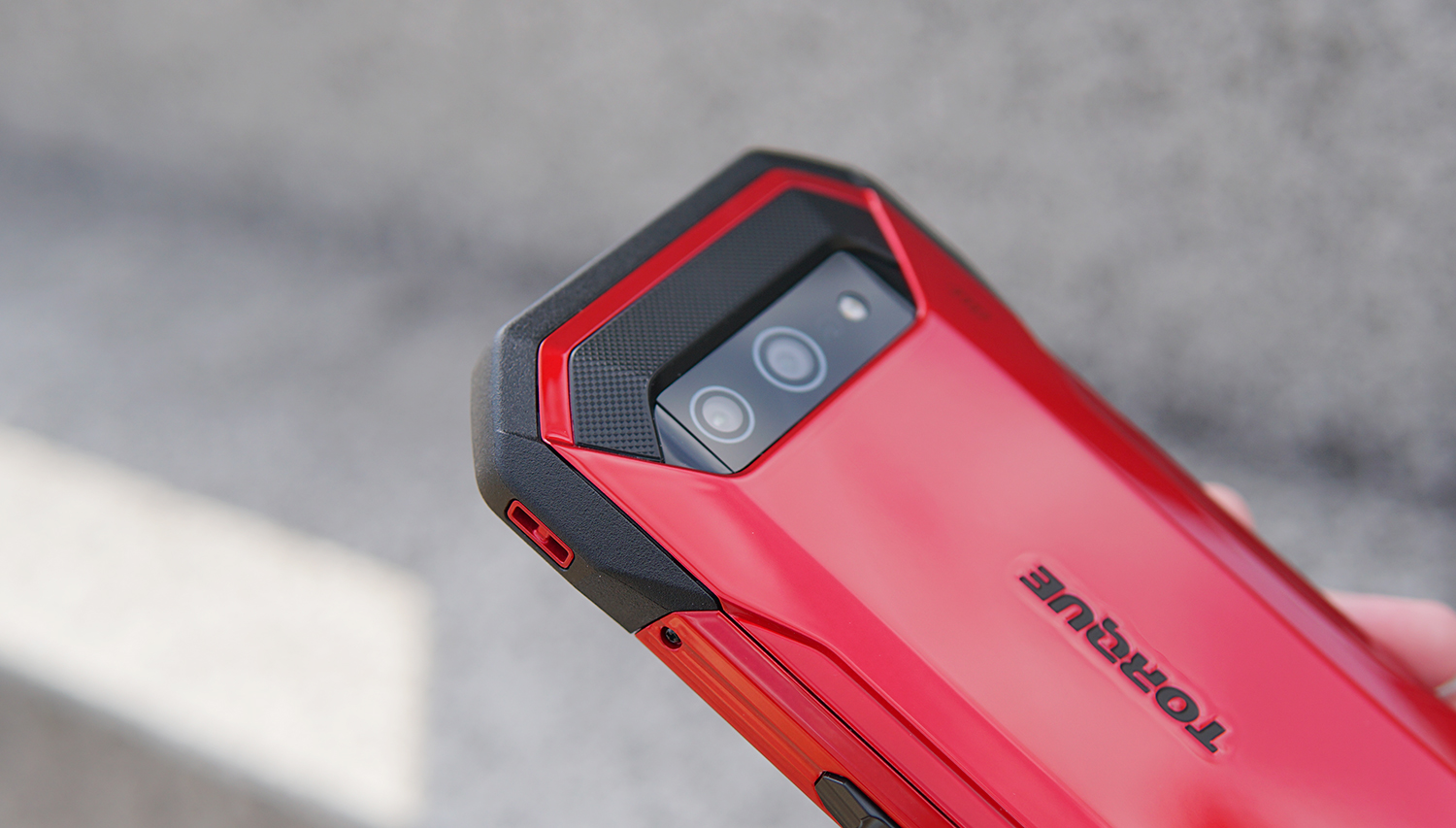 海水にも耐えるタフさ「TORQUE 5G」をレビュー！汚れても洗える今の時代にピッタリな最強スマホ（モバイルドットコムTV） - エキスパート ...