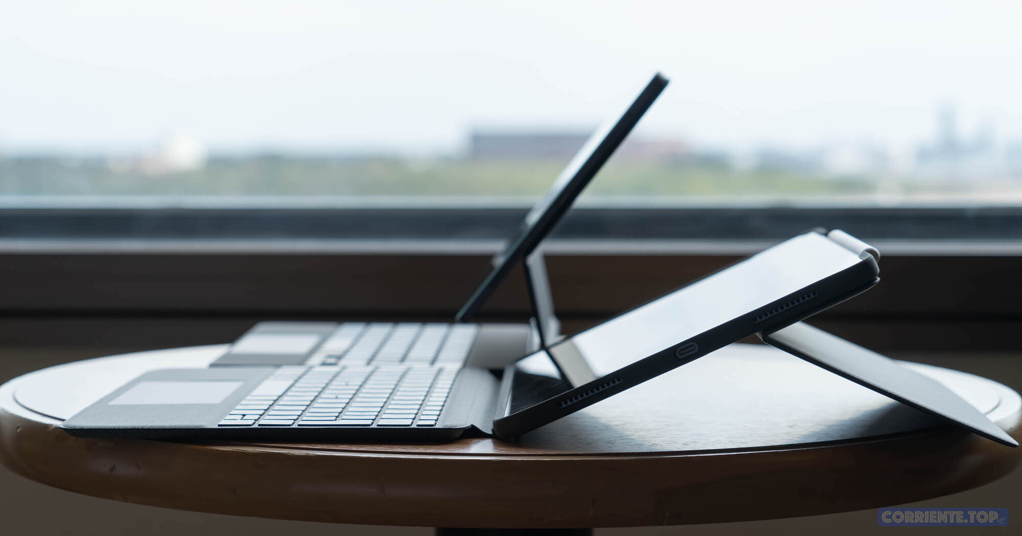 Apple Pencilをしっかりホールド。iPad Air用キーボードケース Apple Pencilをしっかりホールド。iPad Air用キーボードケース