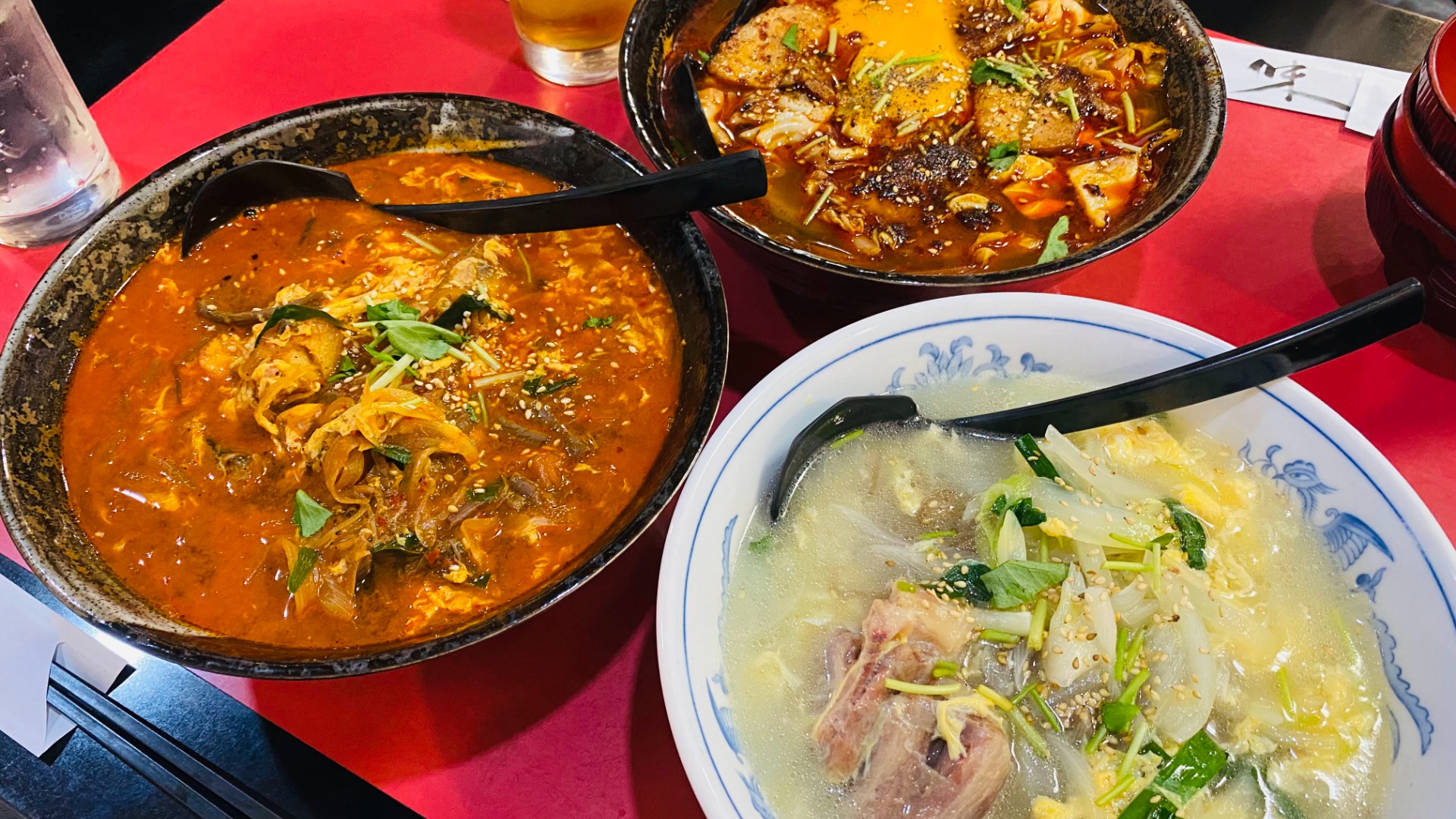 【足立区】ピンク色のネオンの向こうに、美味しいレモンサワーと辛旨韓国麺が待っていた！ 綾瀬「韓韓麺」（NORI56） - エキスパート - Yahoo!ニュース