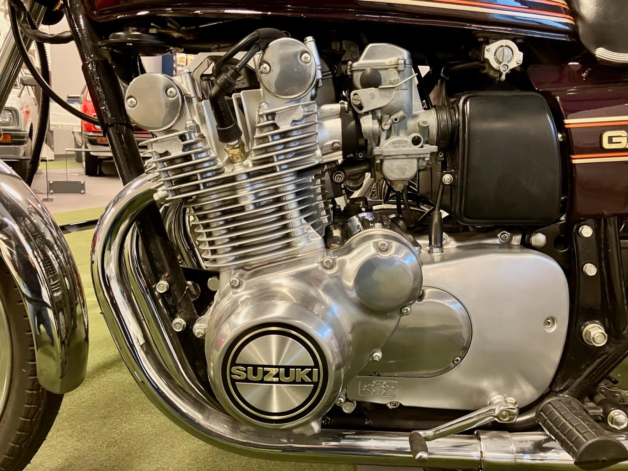 【オートバイのあれこれ】エンジンの信頼性はピカイチ！スズキ初の4ストナナハン！（Rotti.） - エキスパート - Yahoo!ニュース