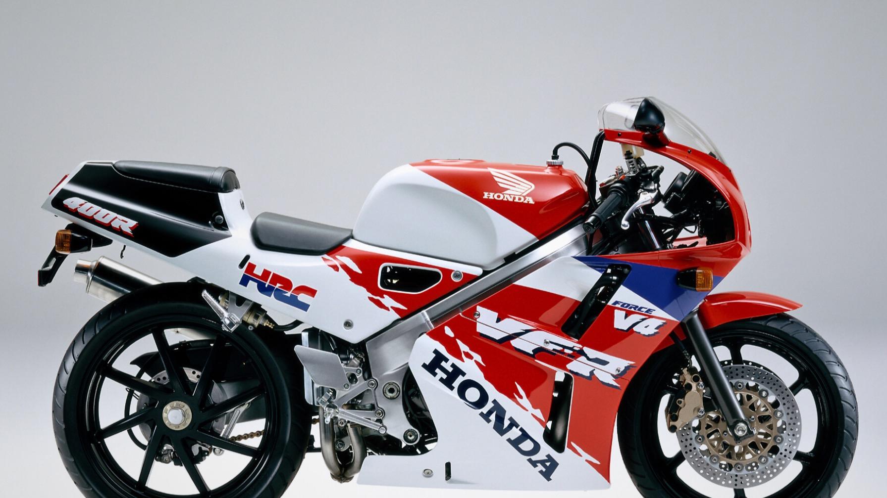 【オートバイのあれこれ】V4の心臓、RC30譲りの骨格…。デラックスな400レプリカ！（Rotti.） - エキスパート - Yahoo!ニュース