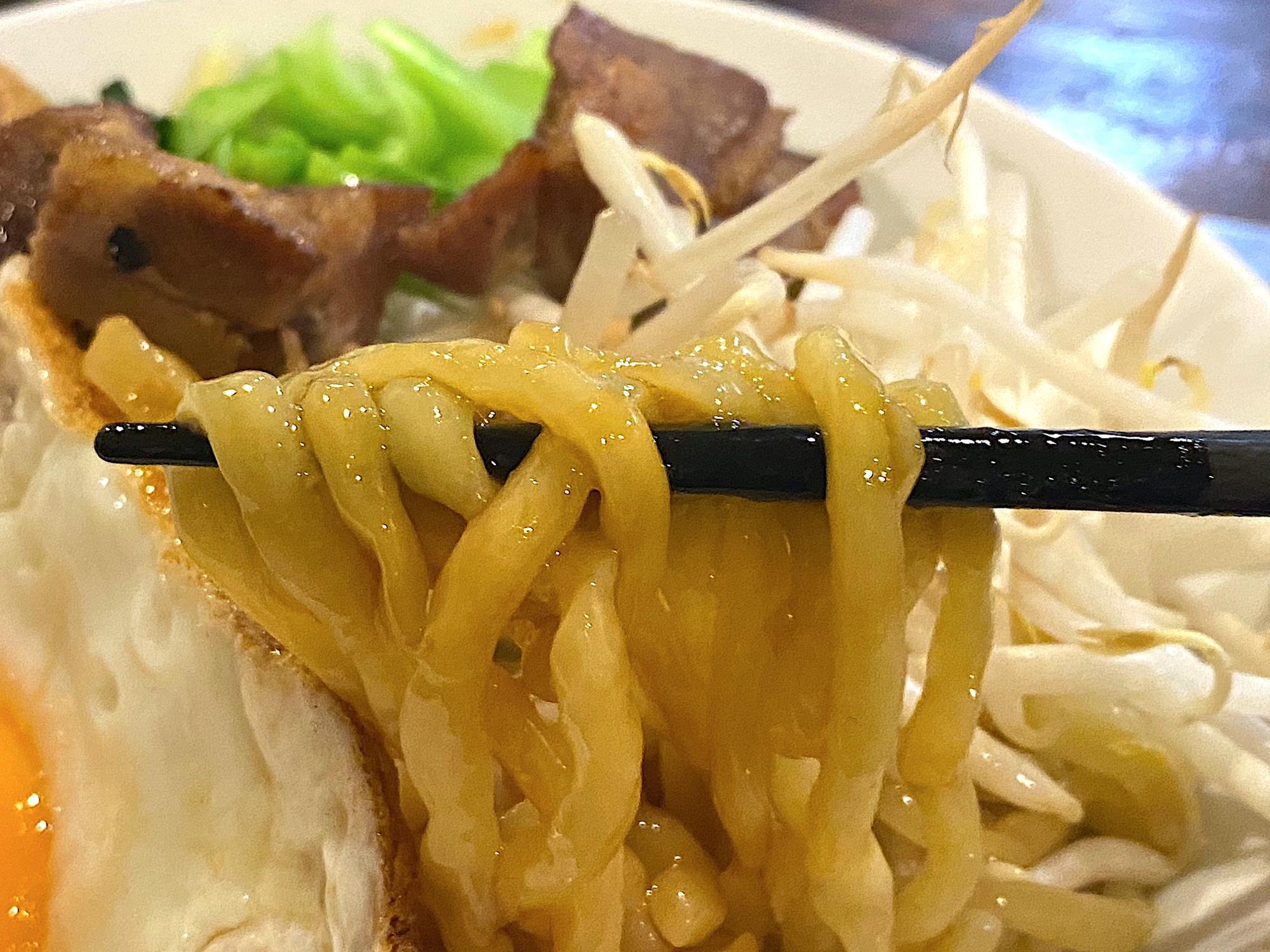 【名古屋市中村区】ワシワシ麺に絡む濃厚ダレ。名古屋駅ラーメンオタクの聖地「r」の汁なしが旨すぎる(土庄雄平) エキスパート Yahoo