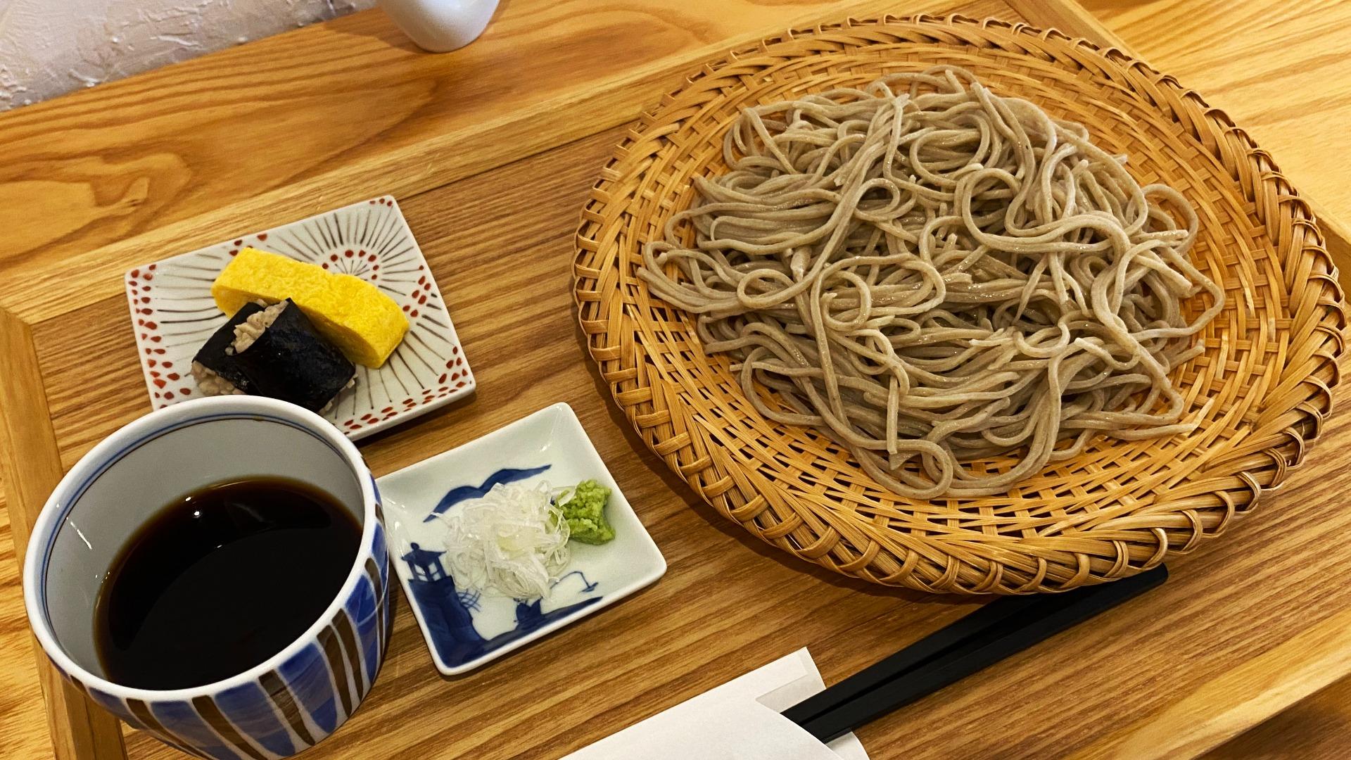 【北海道旭川市】石臼挽き自家製粉の手打ち蕎麦！おしゃれな店内で味わうコシの強い二八蕎麦（都良（TORA）） - エキスパート - Yahoo!ニュース