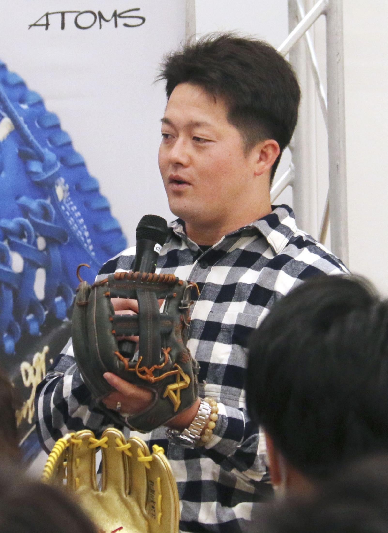 DeNA牧、二塁手でGG賞を メーカーのトークショー参加（共同通信） - Yahoo!ニュース