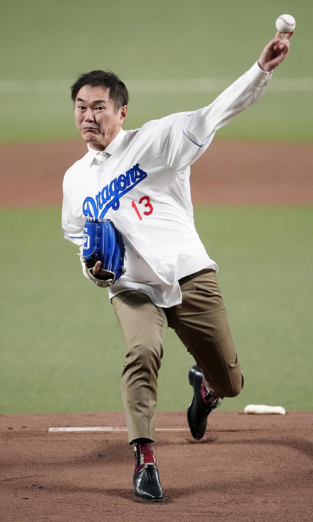 元中日の岩瀬仁紀さんが始球式 407セーブ、1月に殿堂入り（共同通信） - Yahoo!ニュース