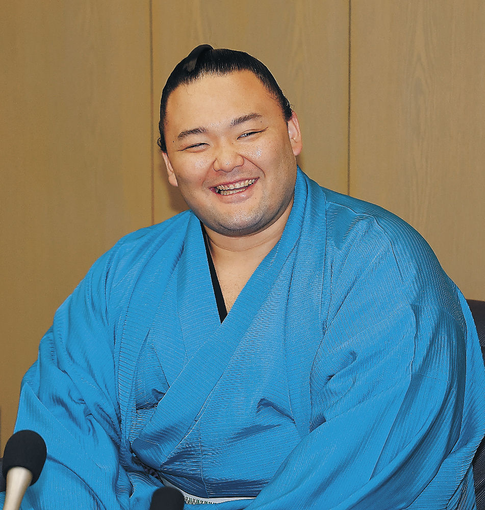 朝乃山、優勝額「もう1、2枚飾る」 富山市役所で除幕式 応援のシンボルにファン400人（北國新聞社） - Yahoo!ニュース