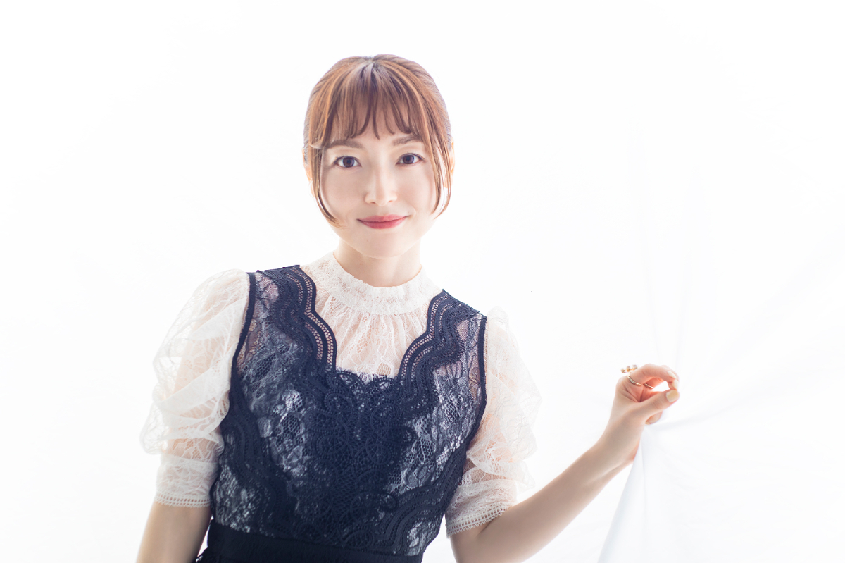 花澤香菜の未公開ショット！HOMINIS限定撮りおろしカット集（HOMINIS（ホミニス）） - Yahoo!ニュース