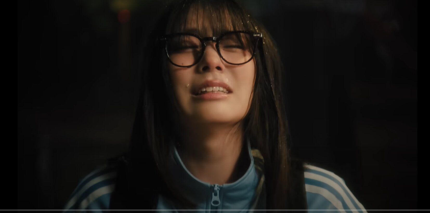 QWER、タイトル曲「涙を我慢」MV公開…作りこまれたストーリーに注目（Kstyle） - Yahoo!ニュース