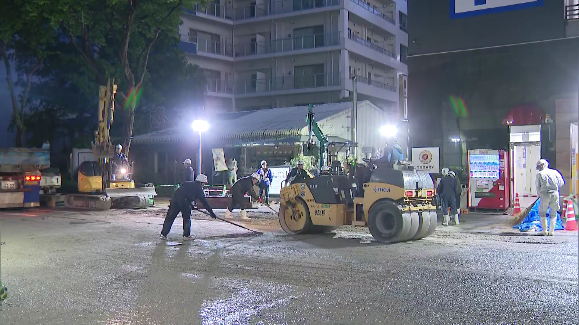 繁華街の道路陥没 埋め戻して通行再開 雨水管に土砂が流れ込み陥没か（RKB毎日放送） - Yahoo!ニュース
