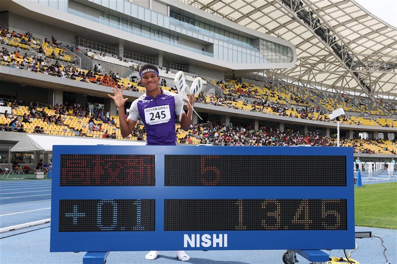 【陸上】110mH・古賀ジェレミーが特大高校新13秒45!!準決勝の記録をさらに0.13秒更新／IH南関東（月刊陸上競技） - Yahoo!ニュース