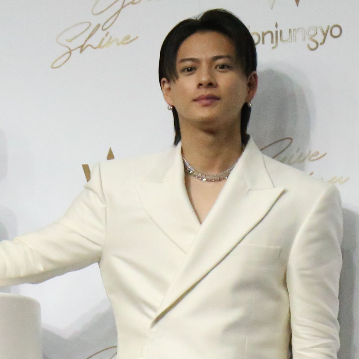 Number_i平野紫耀が「ウォンジョンヨ ヘア」の新CM発表会に登場 黒髪マッシュヘア披露し「新しい自分に出会えるのが新鮮」（WWDJAPAN.com） - Yahoo!ニュース