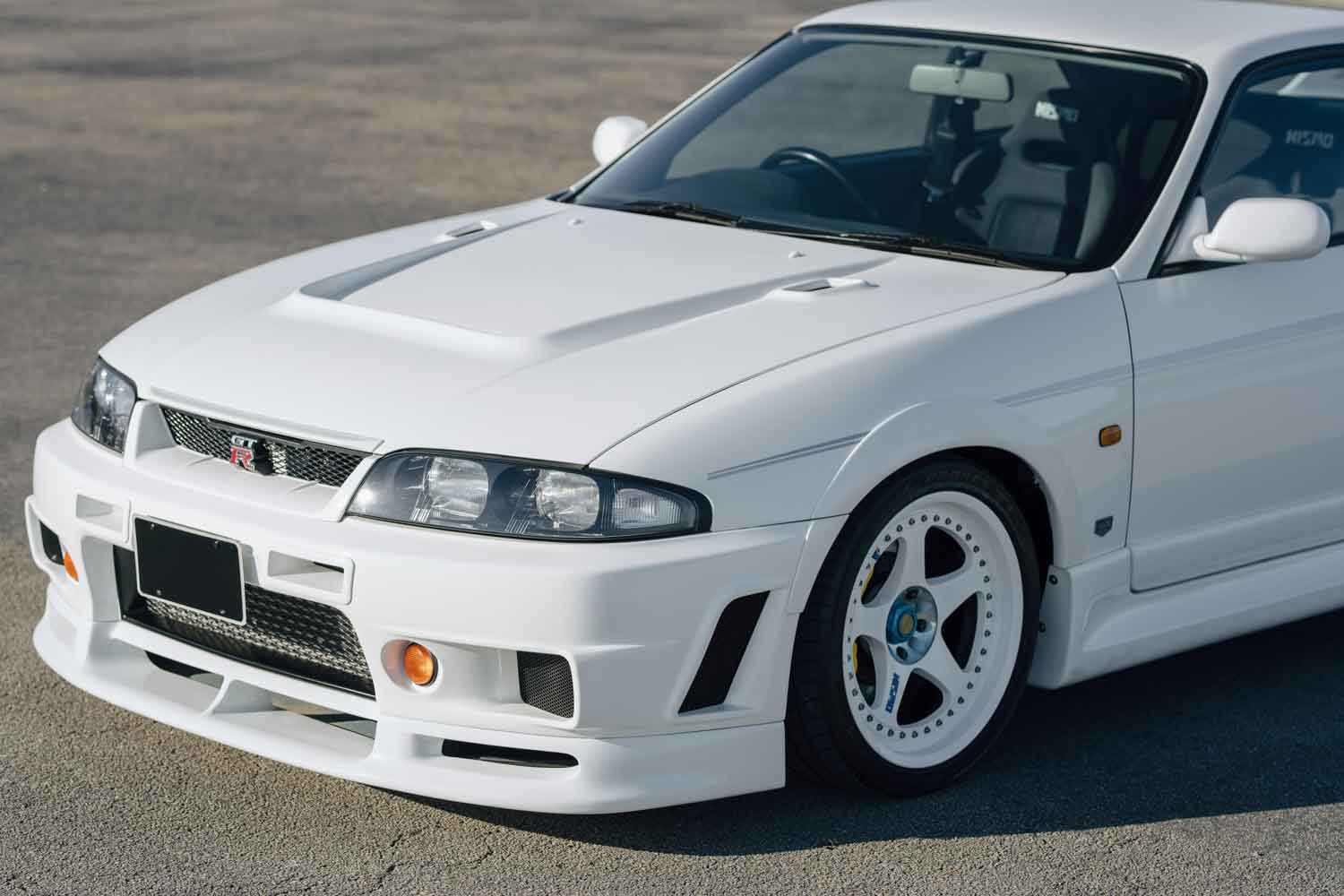 伝説のNISMO 400Rルックと800馬力エンジンの特別なR33型GT-R！予想を大きく上まわる約2333万円で落札（Auto Messe Web） - Yahoo!ニュース