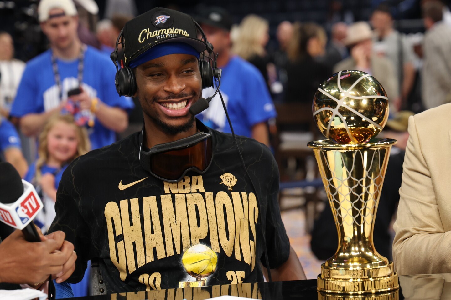 SGAが史上4人目の「得点王・シーズンMVP・ファイナルMVP」3冠！“ジョーダン超え”の偉業も達成＜DUNKSHOOT＞（THE DIGEST） - Yahoo!ニュース