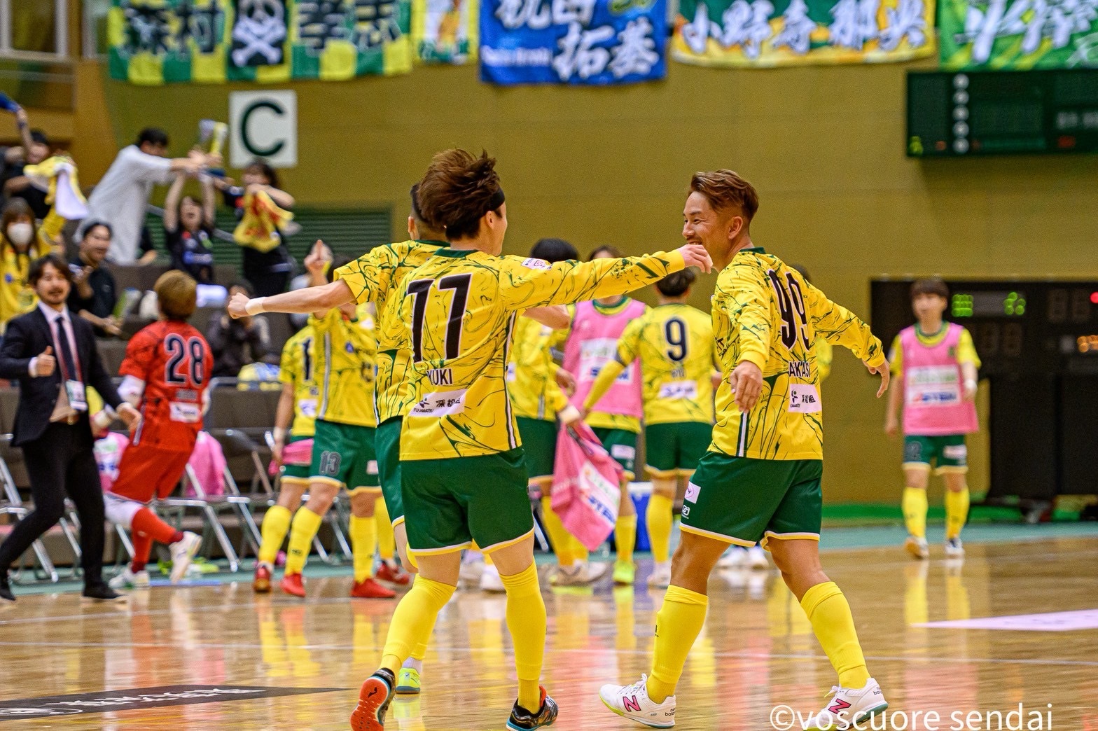 元日本代表のエース・室田祐希がホームで圧巻の2G1A！ディビジョン1復帰を誓うエスポラーダ北海道が2000人超の観客を魅了｜フットサル（SAL） - Yahoo!ニュース