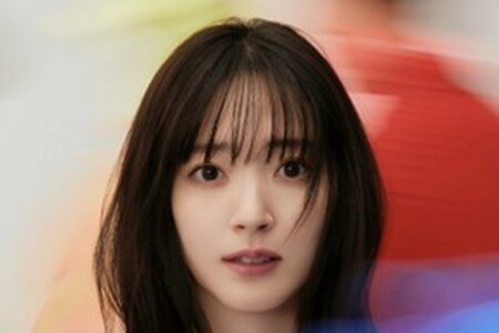 「天使かと」鈴木愛理の腹チラ＆美脚きつねダンスがSNSで大反響！「世界一かわいい」「本当に30代…？」（LIMO） - Yahoo!ニュース