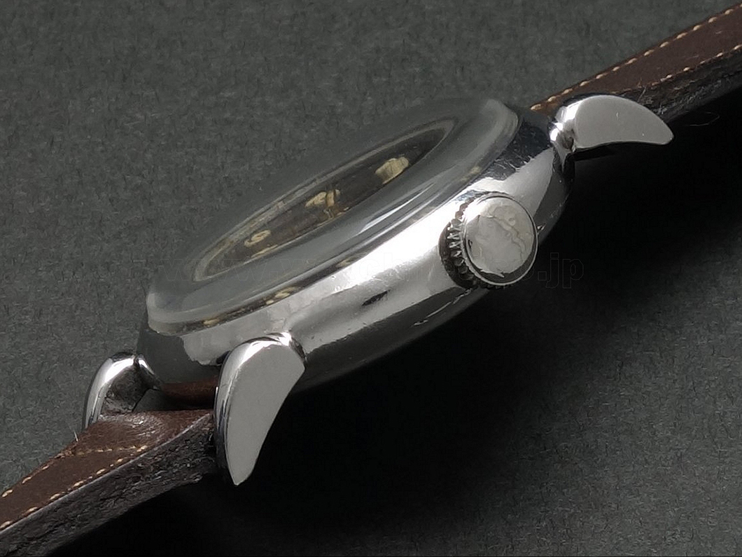 【経年でブラウンカラーに変化】1940年代に製造されたIWCの手巻き時計（ウオッチライフニュース） - Yahoo!ニュース