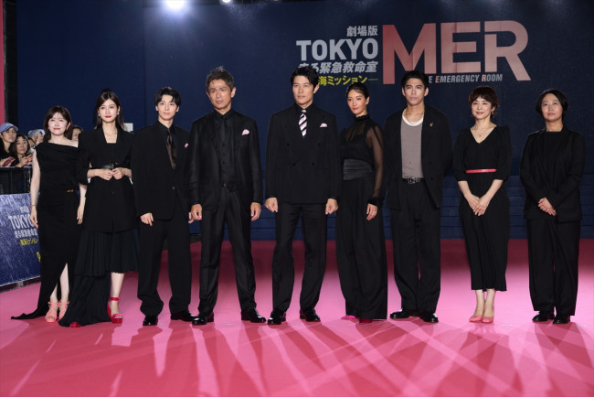 鈴木亮平ら劇場版『TOKYO MER』キャスト、ピンクカーペットに集合 トカラ列島へのエールも（クランクイン！） - Yahoo!ニュース