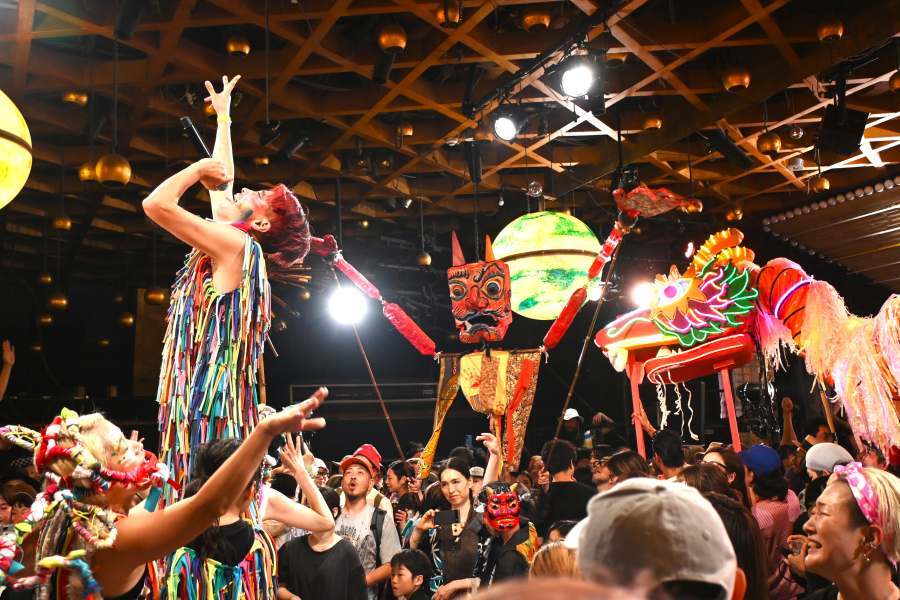 ついに閉館した難波千日前の魔窟「味園ユニバース」で魑魅魍魎たちと『炭坑節』…熱狂の一夜を振り返る（Lmaga.jp） - Yahoo!ニュース