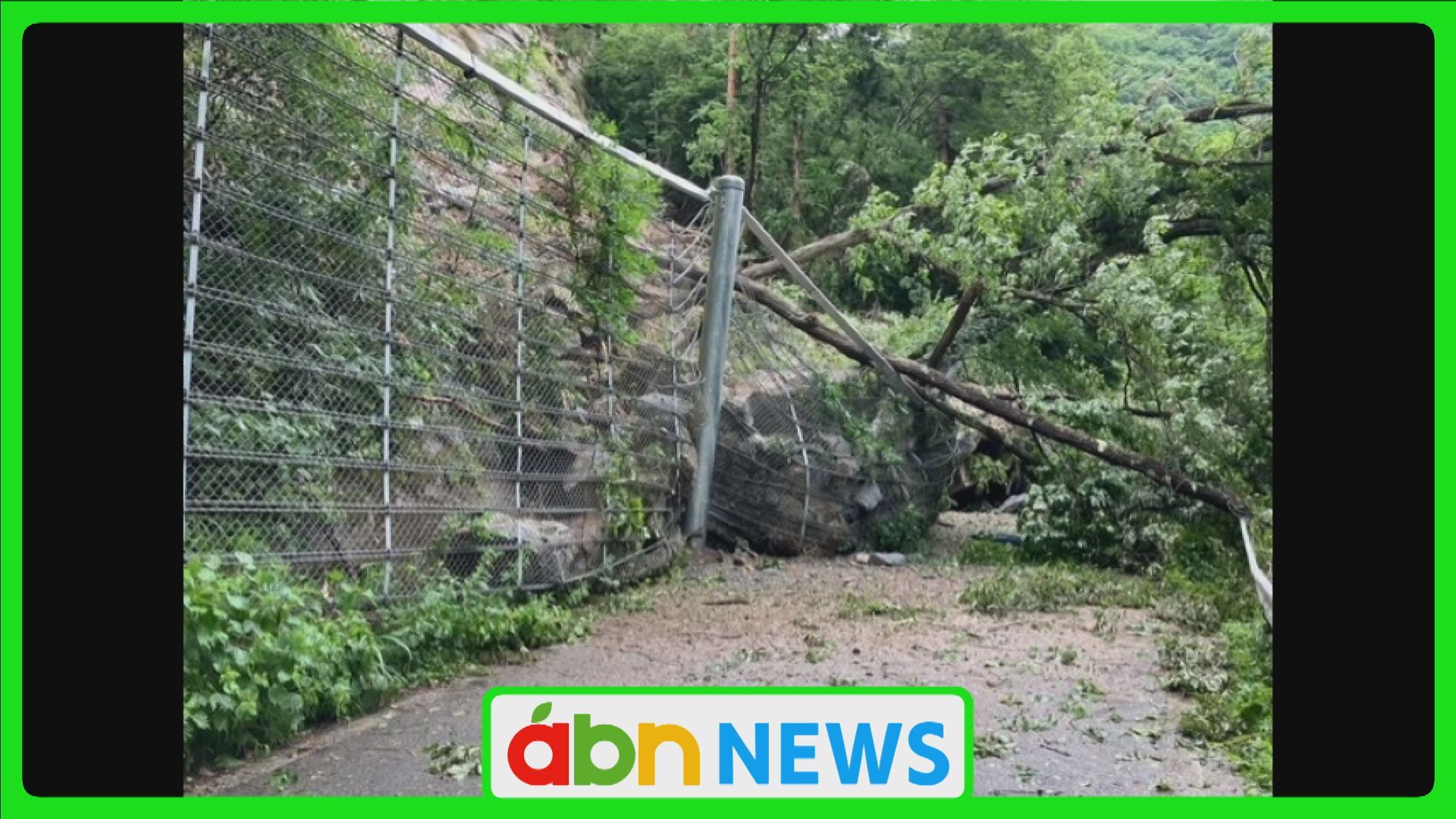 県道394号で道路脇の斜面が崩れ通行止め続く 復旧の見通し立たず【長野・大町市】（abn長野朝日放送） - Yahoo!ニュース