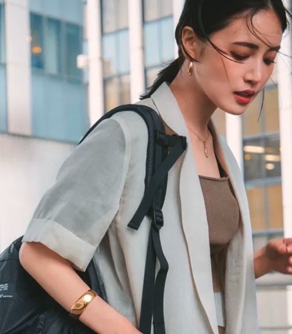 ゆるめシアージャケットは、どう着こなせばいい？｜CLASSY.（magacol） - Yahoo!ニュース