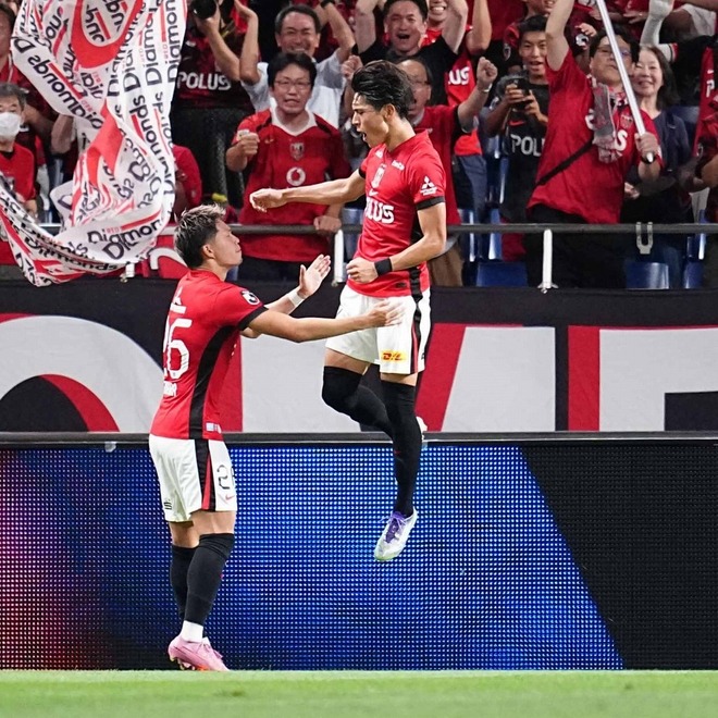 「合わせ方のうまさ」浦和の小森飛絢がヘッドで待望の一発。元日本代表FWも感心「素晴らしいJ1初ゴール」（SOCCER DIGEST Web） - Yahoo!ニュース