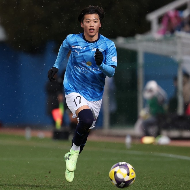 「来季J1で会いましょう！」横浜FCのキレキレドリブラーがJ2首位クラブに完全移籍「理念、スタイルに共感」（SOCCER DIGEST Web） - Yahoo!ニュース