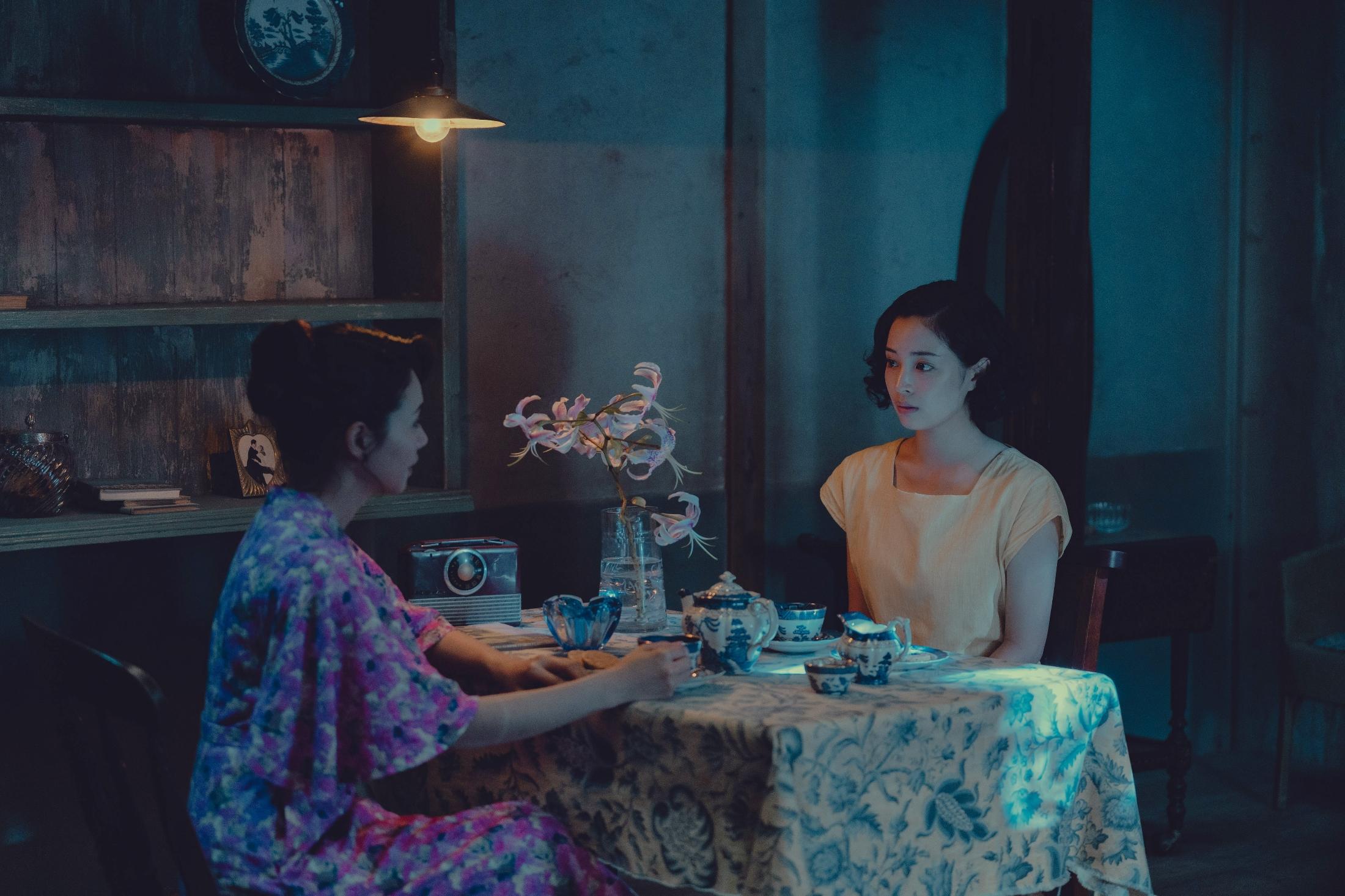 “異次元の反応”を期待させる広瀬すず×二階堂ふみの初共演、映画『遠い山なみの光』場面写真解禁（Bezzy） - Yahoo!ニュース