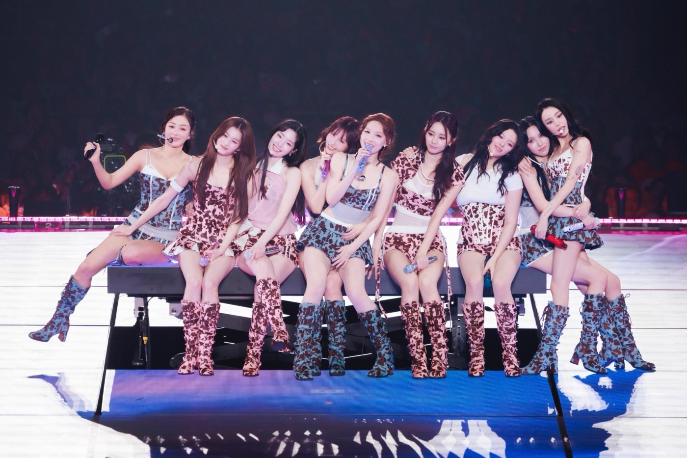 【ライブレポート】TWICEワールドツアー日本公演開幕！観客席を360度開放し、新曲2曲を解禁前初披露（THE FIRST TIMES） - Yahoo!ニュース