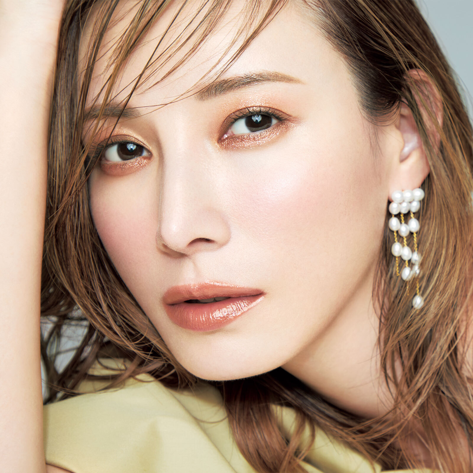 【2025年上半期ベストコスメ】「SUQQUのアイシャドウ」で加藤あいさんを旬メイク！｜美ST（magacol） - Yahoo!ニュース