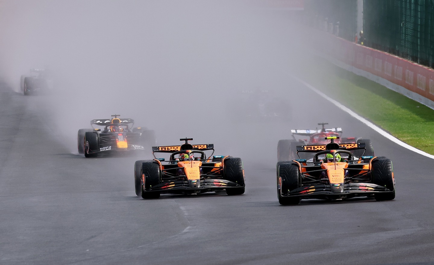 【F1】「伝統的なレースが台無しに」「慎重になりすぎる方が良い」 荒天による1時間20分にわたる中断にドライバー、専門メディアから賛否（THE DIGEST） - Yahoo!ニュース