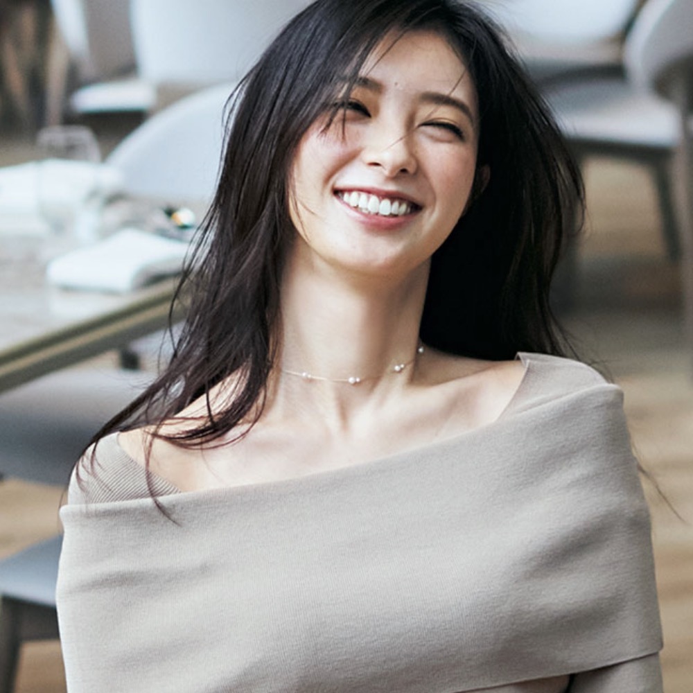 【30代のヘルシーコーデ】夏のお出かけには「大人の肌見せ服」を選びたい！｜CLASSY.（magacol） - Yahoo!ニュース