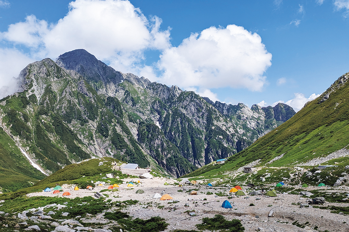 【テント泊登山】目前に剱岳を望む一等地。「剱沢キャンプ場」｜北アルプス山小屋大全（FUNQ） - Yahoo!ニュース