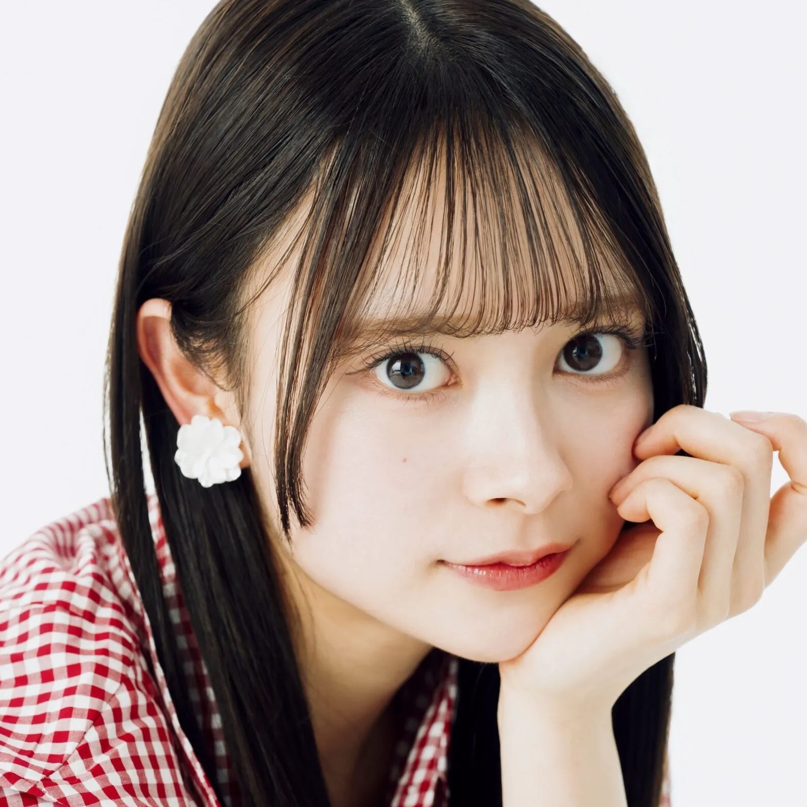 【AKB48】19期研究生・伊藤百花、女優からアイドルへ「歌って踊るってすごく体力も精神力も必要」｜bis（magacol） - Yahoo!ニュース