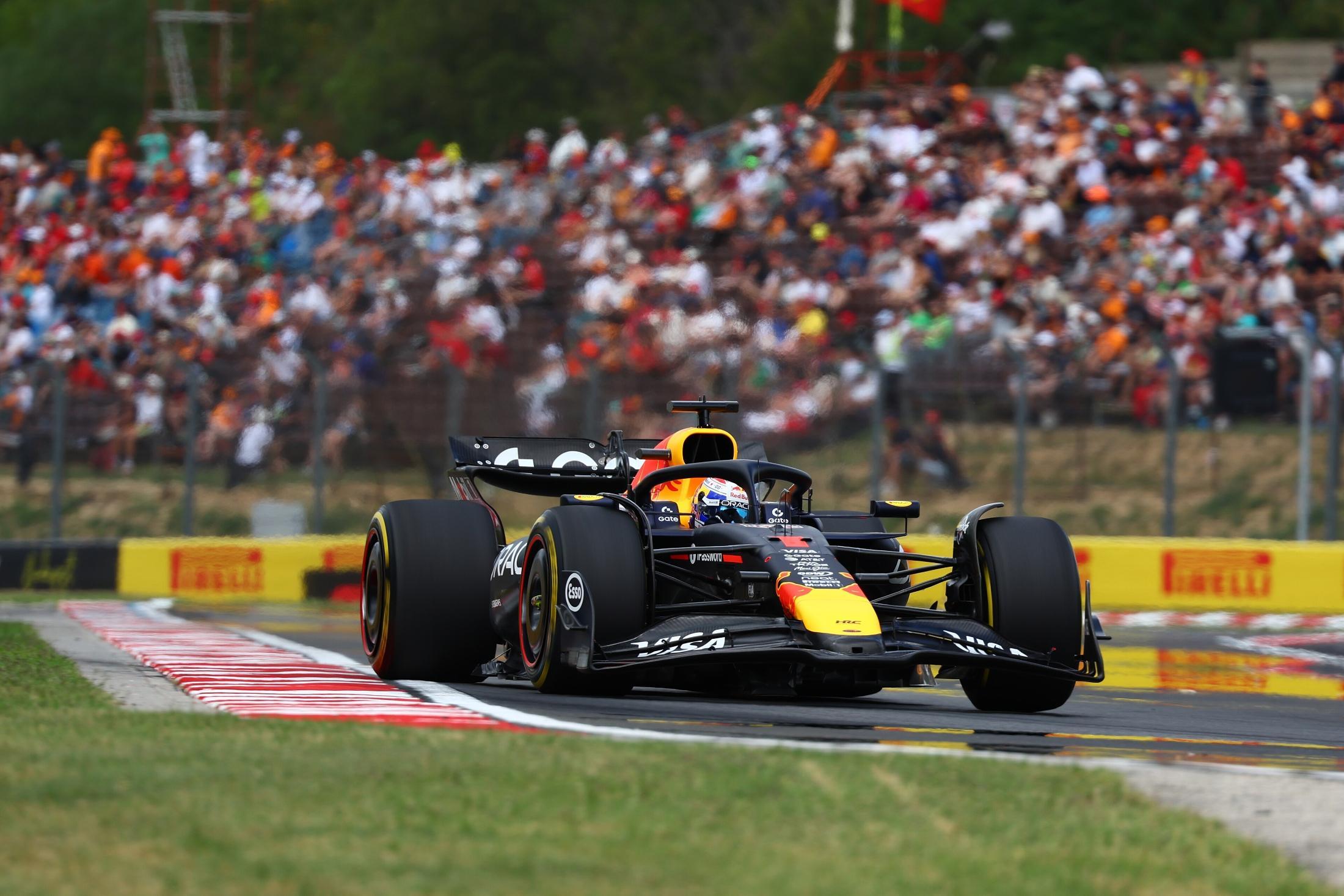 レッドブルのフェルスタッペンがハンガリーGPフリー走行2回目でタオルをコースに“不法投棄”する“暴挙”で警告処分（RONSPO） - Yahoo!ニュース