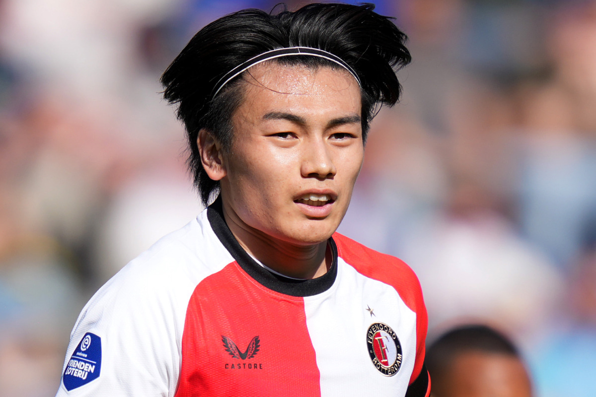 日本人ホットライン開通！フェイエノールトFW上田綺世、DF渡辺剛の極上スルーパスからゴールを決める！2Gの活躍で開幕に向けて準備万端（フットボールチャンネル） - Yahoo!ニュース