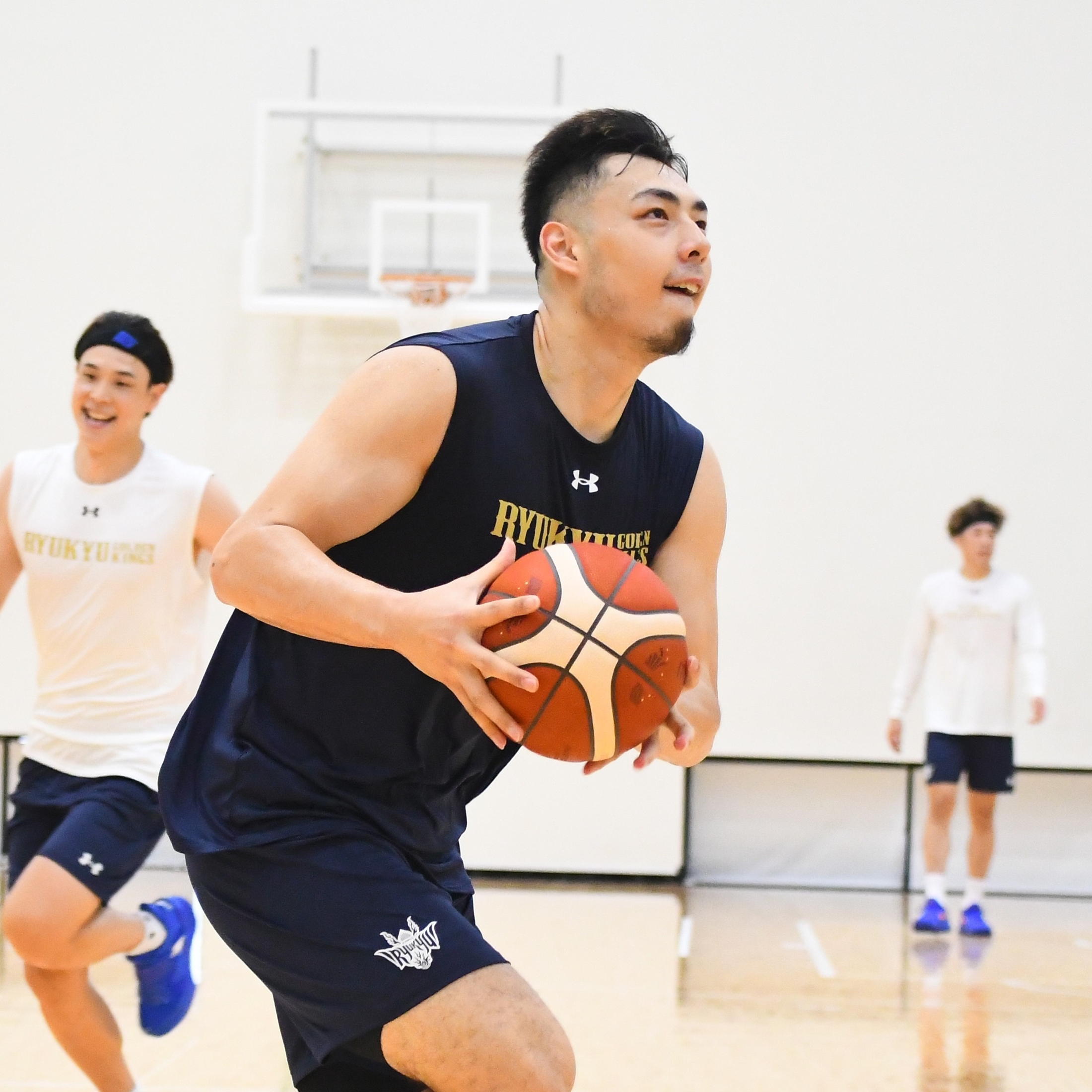 【バスケ】琉球ゴールデンキングス「192cm・佐土原遼」の加入が“規約変更”の天皇杯で生きるワケ…戦術幅に広がりをもたらすか（バスケットボールニュース2for1） - Yahoo!ニュース