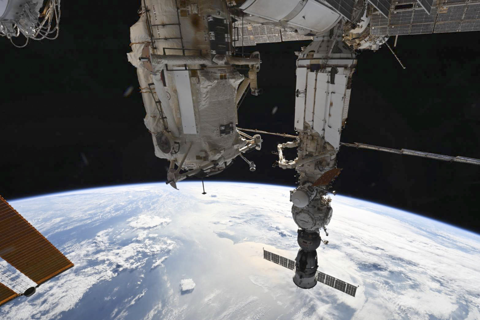 宇宙で写真コンテスト ISSの大西、油井飛行士（共同通信） - Yahoo!ニュース