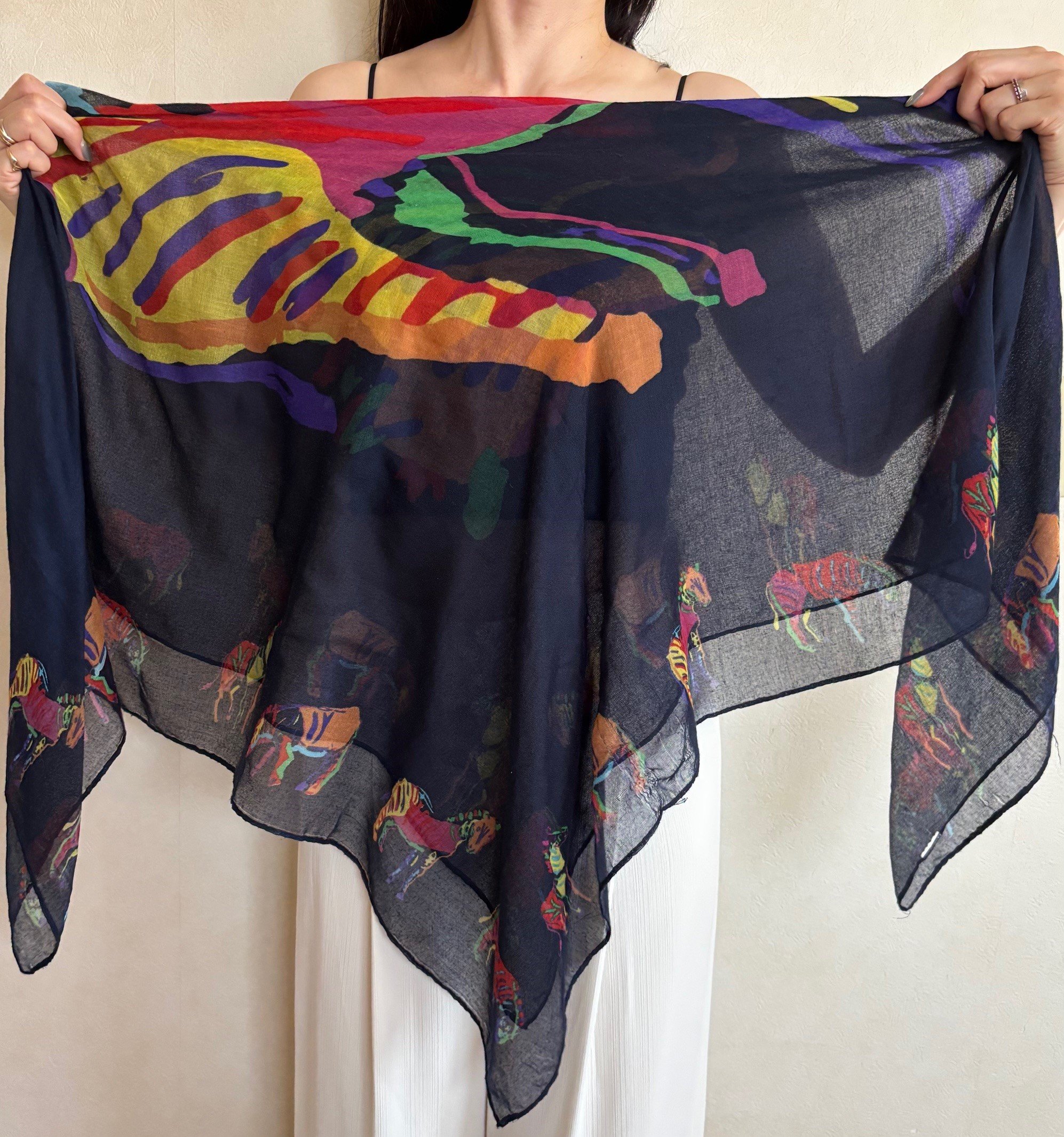 50代「大判スカーフ」のすてきな使い方。夏はインナーの上に巻いておしゃれになる（ESSE-online） - Yahoo!ニュース