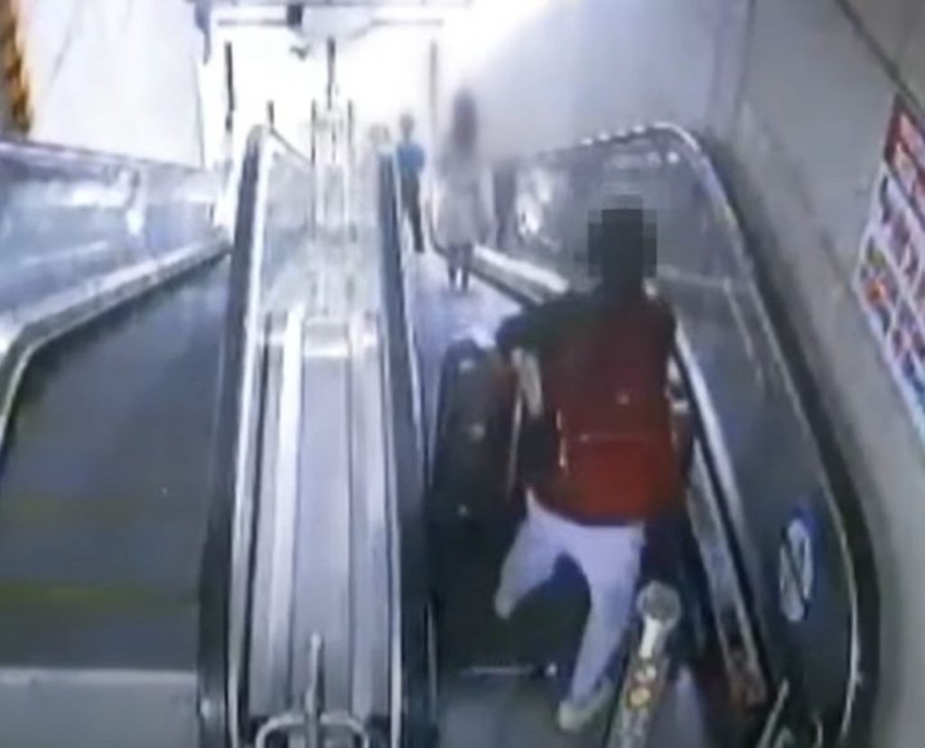 ソウル地下鉄・エスカレーターで下っていたら…背後からスーツケース直撃、重傷（KOREA WAVE） - Yahoo!ニュース