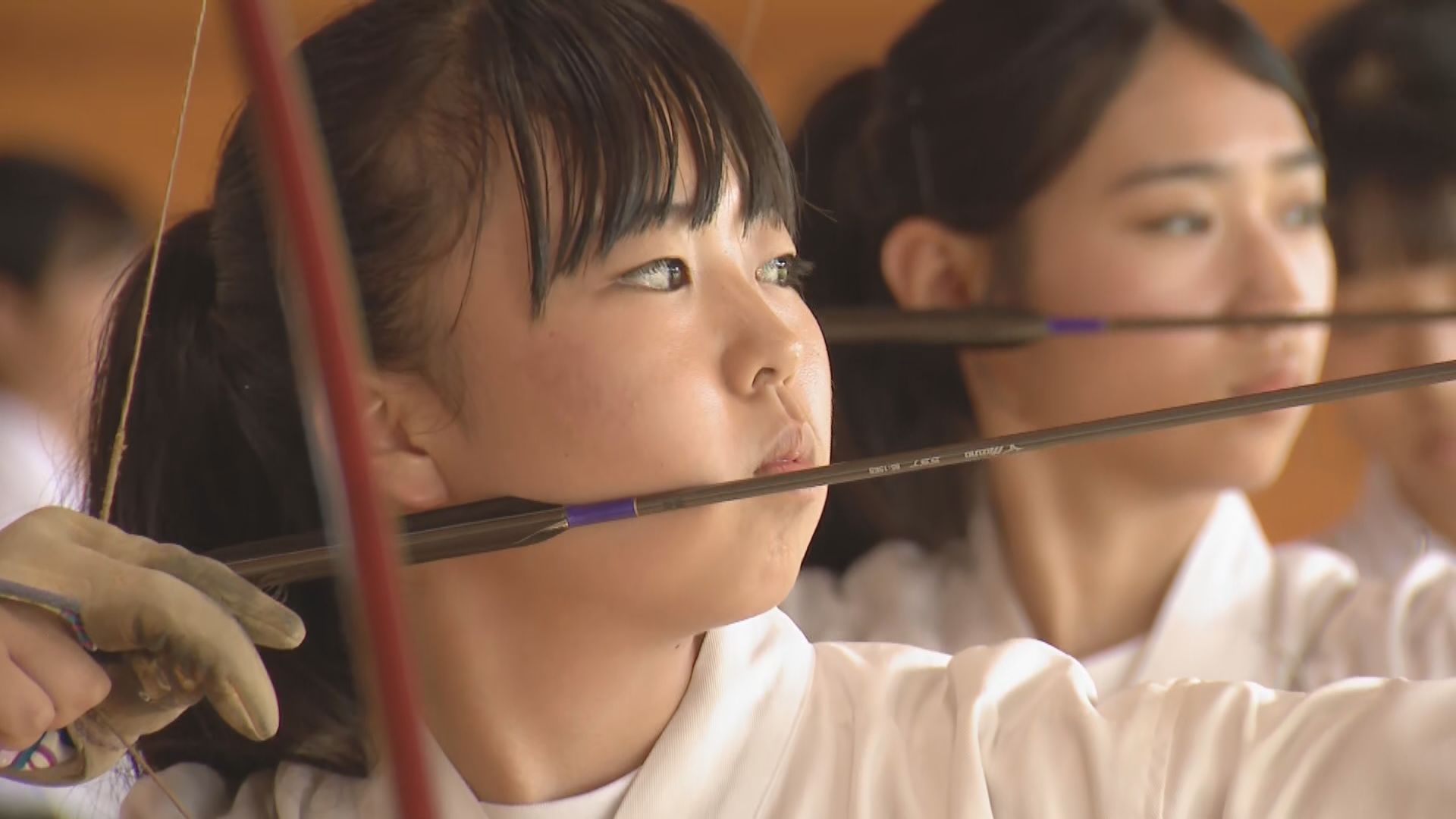 高校日本一を目指して静かな熱戦 60メートル離れた場所にある直径1メートルの的を射貫く「全国高校遠的弓道大会」（RKB毎日放送） - Yahoo!ニュース